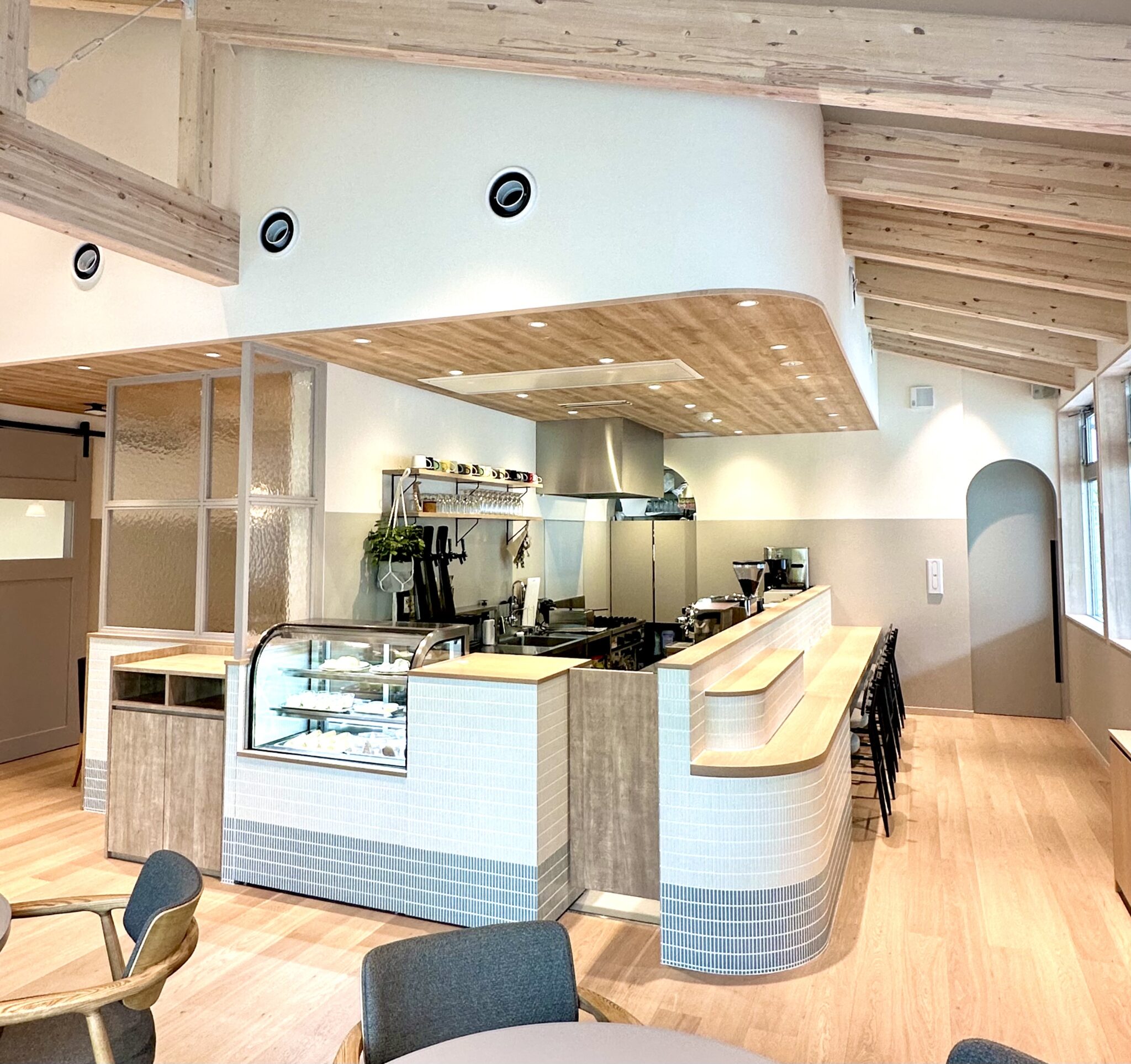 店舗画像（席種など） | 子育て支援café FLAT